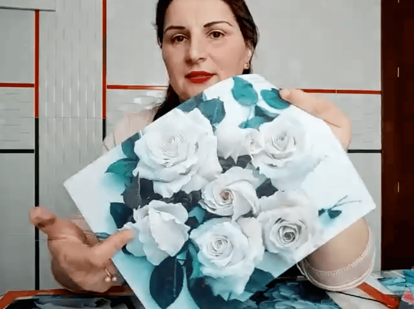 How to use Sugar Paper in cakes with various types of covering - Video ...